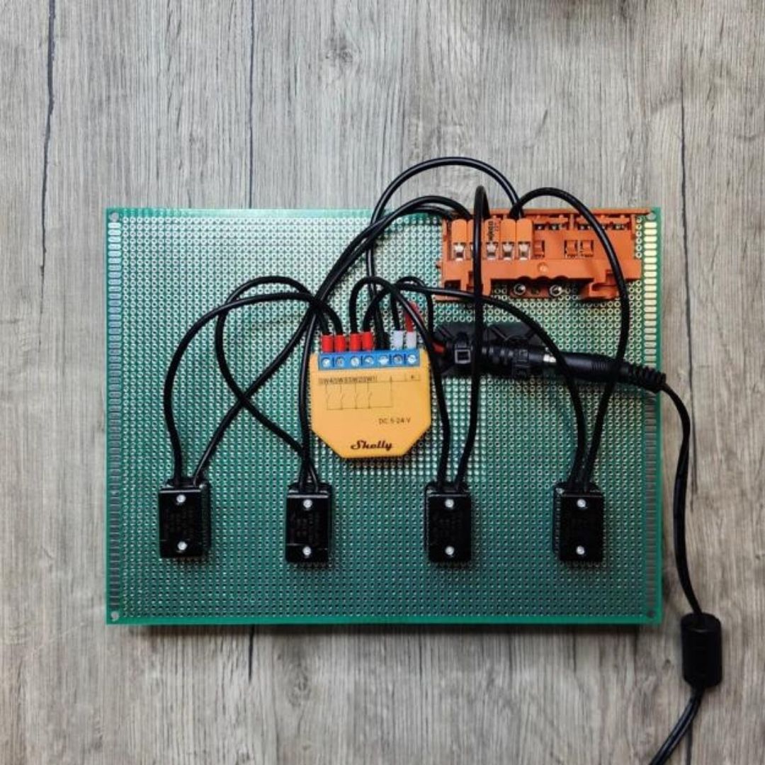 Shelly Plus I4 DC. Wi-Fi operated DC 4 digital inputs controller for S ...